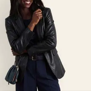 Hobo Isabelle Crossbody - Black