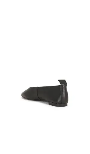 Steve Madden Swanky Flat