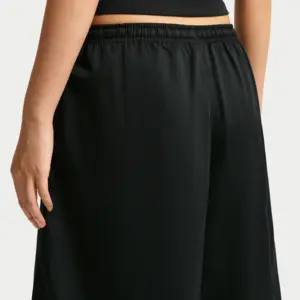 Nike Sportswear Oversized Mid-rise Parachute Shorts