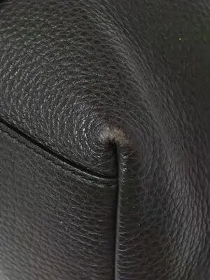 Gucci Logo-charm Pebbled Leather Tote Bag