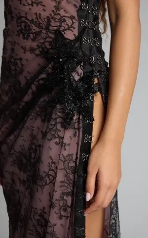 WIEDERHOEFT Sleeveless Chantilly Lace Maxi Dress