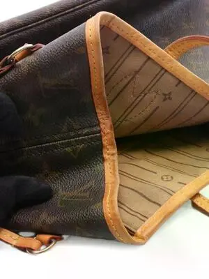 LOUIS VUITTON Neverfull Mm Monogram Patterned Tote Bag