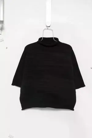 Issey Miyake Pleated High-neck Top - Black