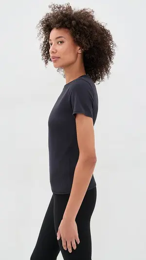 Vuori Pose Fitted Tee 2.0