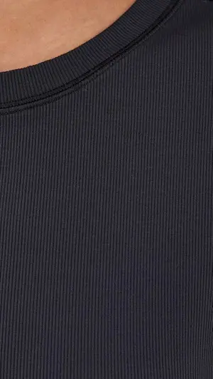 Vuori Pose Fitted Tee 2.0