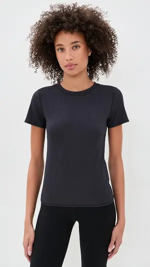 Vuori Pose Fitted Tee 2.0