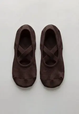 SISTERLY TRIBE Pilates Grip Socks - Espresso