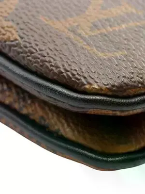 LOUIS VUITTON 2020 Monogram Giant Reverse Double Zip Pochette Crossbody Bag