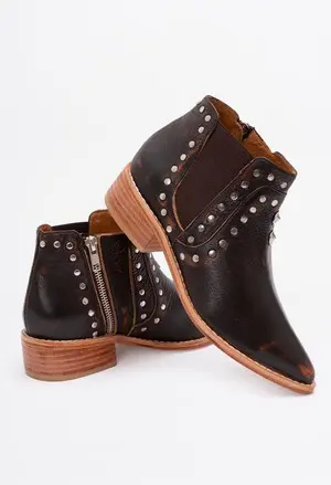 CLARA BARCELO Take It Or Leave It Studded Leather Chelsea Boot - Brown