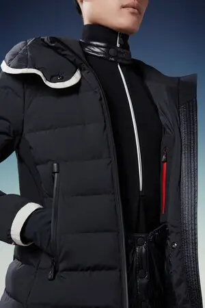 Moncler Lamoura Short Down Jacket