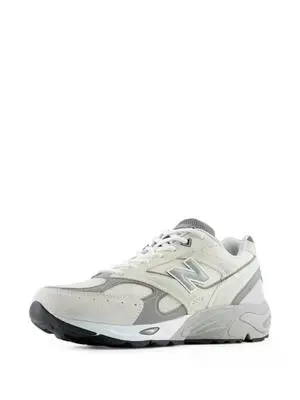 NEW BALANCE 880r Sneakers