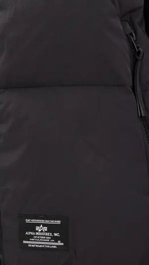 Alpha Industries Sierra Short Relaxed Fit Puffer