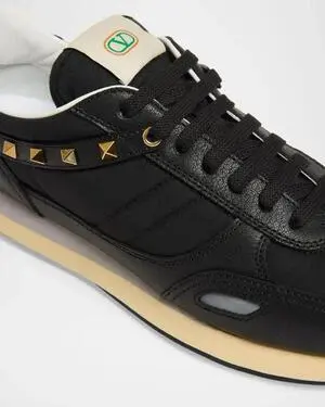 Valentino Garavani Apos;s Stud Up Low-top Sneakers - Nero