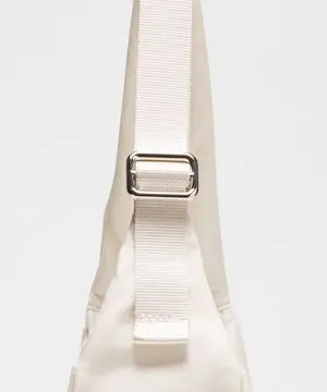 Lululemon City Essentials Shoulder Bag 4l - Light Ivory