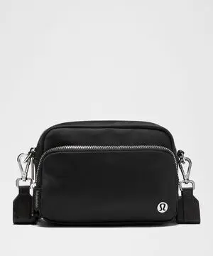 Lululemon Everywhere Crossbody Bag 2l Black/silver