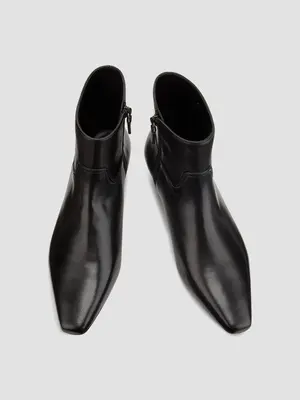 STUART WEITZMAN Stassi Leather Ankle Boots