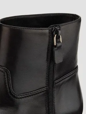 STUART WEITZMAN Stassi Leather Ankle Boots