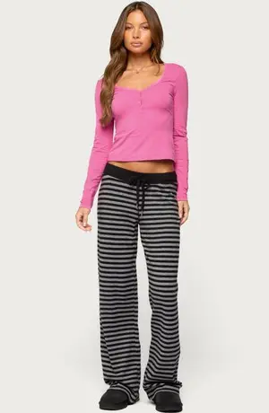 EDIKTED Leah Henley Top - Fuchsia