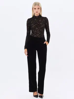 MISS CIRCLE NEW YORK Quenisa Chenille Lace Long Sleeve Bodysuit