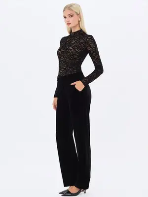 MISS CIRCLE NEW YORK Quenisa Chenille Lace Long Sleeve Bodysuit