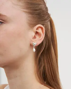 FABLE ENGLAND Niva Mistletoe & Pearl Earrings - Silver