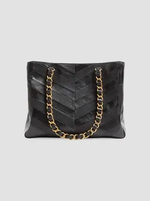 Valentino Garavani Laseine Shopping Bag In Nappa Leather With A Chevron Pattern - Black