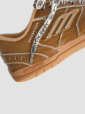 Balenciaga Hamptons Medium Worn-out Sneakers - Camel