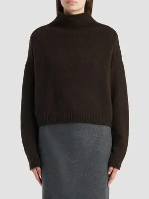 Khaite Marke Rib-knit Cashmere Mock-neck Sweater