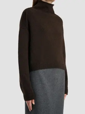Khaite Marke Rib-knit Cashmere Mock-neck Sweater