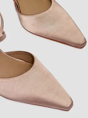Bernardo Yazmin Pumps