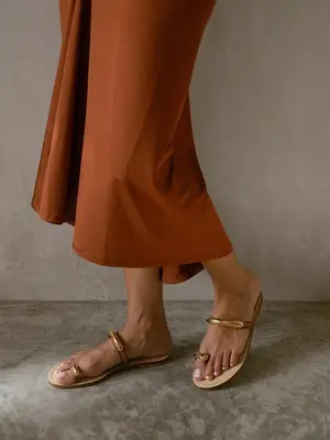 AMANU 25 The Samburu Metallic Loop Leather Sandals - Cognac