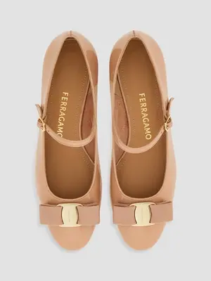 FERRAGAMO Vally Bow 30mm Patent Leather Mary Janes - Beige