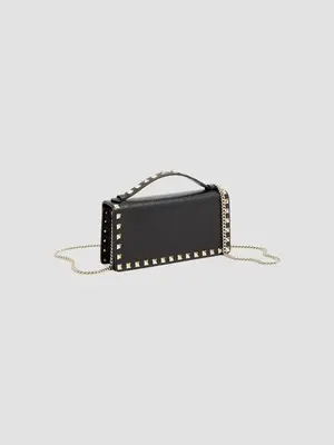 Valentino Garavani Rockstud Wallet With Chain In Grainy Calfskin - Black