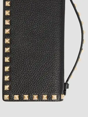 Valentino Garavani Rockstud Wallet With Chain In Grainy Calfskin - Black