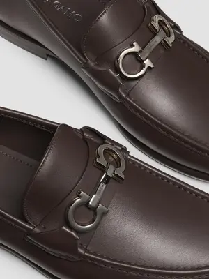 FERRAGAMO Avril Gancini Leather Loafers - Moro