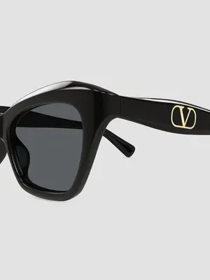 Valentino Garavani Dauphin 52mm Cat-eye Sunglasses - Black