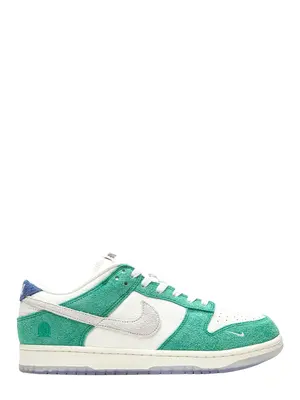 NIKE X Kasina Dunk Low Road Sign Sneakers