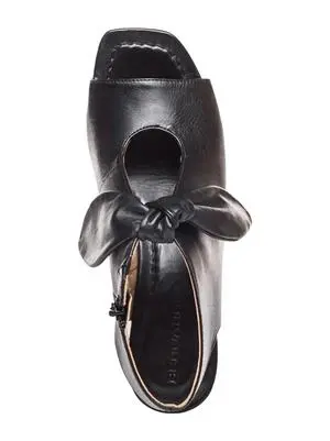 Bernardo Lizzie Leather Knot Sandals - Black