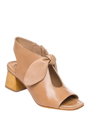 Bernardo BERNARDO FOOTWEAR Lizzie Sandal Sand