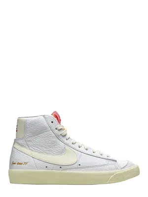 Nike Blazer Mid '77 Vntg Emb Popcorn Sneakers - White