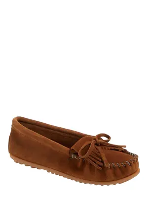 Minnetonka Minnetonka Kilty Suede Driving Shoe Dusty Brown