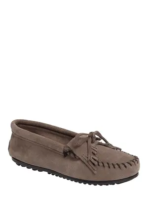 Minnetonka Minnetonka Kilty Suede Driving Shoe Grey Suede