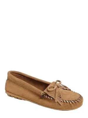 Minnetonka Minnetonka Kilty Suede Driving Shoe Taupe Suede