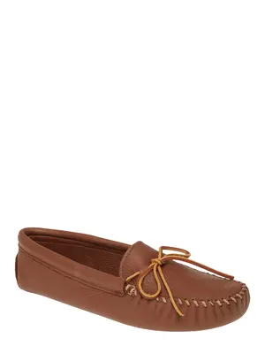 Minnetonka Minnetonka Deerskin Leather Loafer Caramel Leather