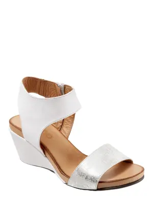 BUENO Bueno Ida Wedge Sandal White/ Silver Leather