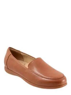 Trotters Trotters Deanna Flat Loafer Luggage