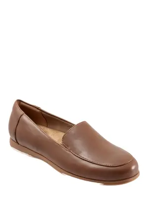 Trotters Trotters Deanna Flat Loafer Saddle