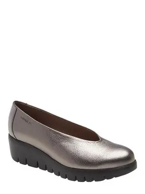 WONDERS Lightweight Wedge Pump - Lead Metallic Leather