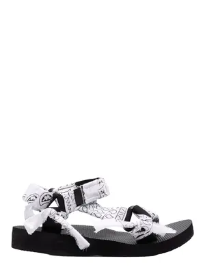 ARIZONA LOVE Trekky Bandana-print Sandals - White