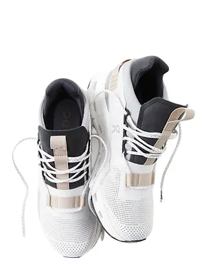 On Cloudnova Sneakers White / Sand